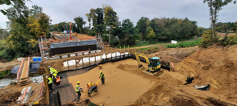 Flood protection: Geotextiles in precaution and reconstruction